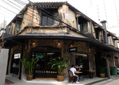 Sarnies Bangkok คาเฟ่คลาสสิกย่านเจริญกรุง - Nairobroo